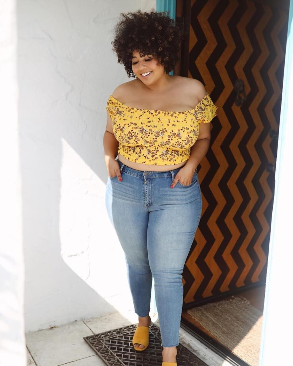 5 Crop Top Wanita Terbaik untuk Tubuh Curvy - MC Texstyle Blog